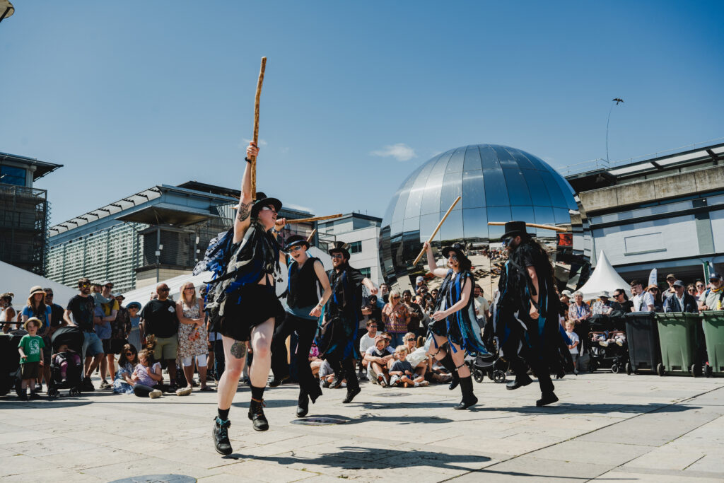 Bordering on boisterous: Morris dancing with Kittiwake Border Morris ...